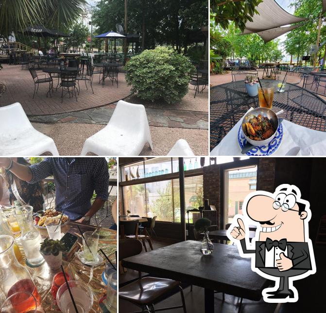 Piggy's Kitchen & Bar in Houston - Restaurant menu and reviews
