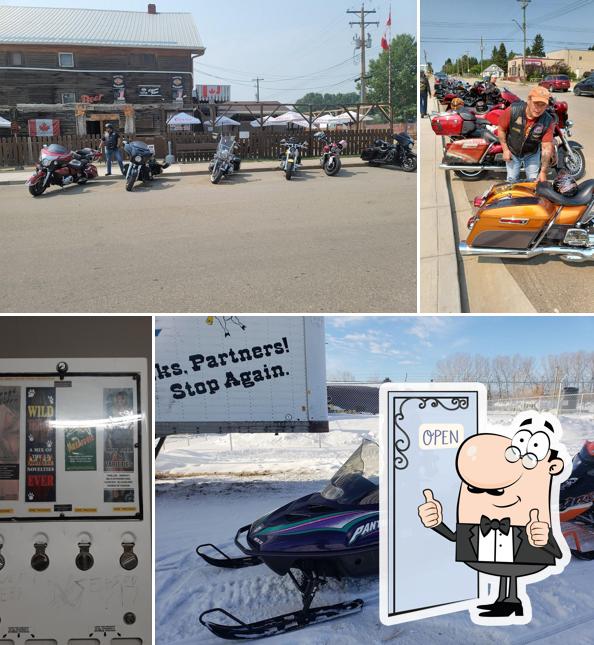 Monkey Top Saloon, 5002 50 Ave in Bentley - Restaurant reviews
