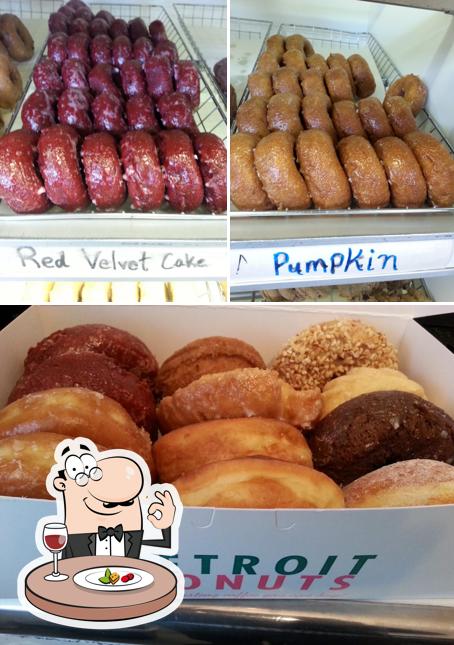 Detroit Donut, 11660 E Eleven Mile Rd in Warren - Restaurant reviews