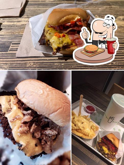 Shake Shack Newbury Street, 234-236 Newbury St in Boston - Restaurant ...
