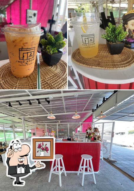RED ROOM CAFE, Om Noi - Restaurant reviews