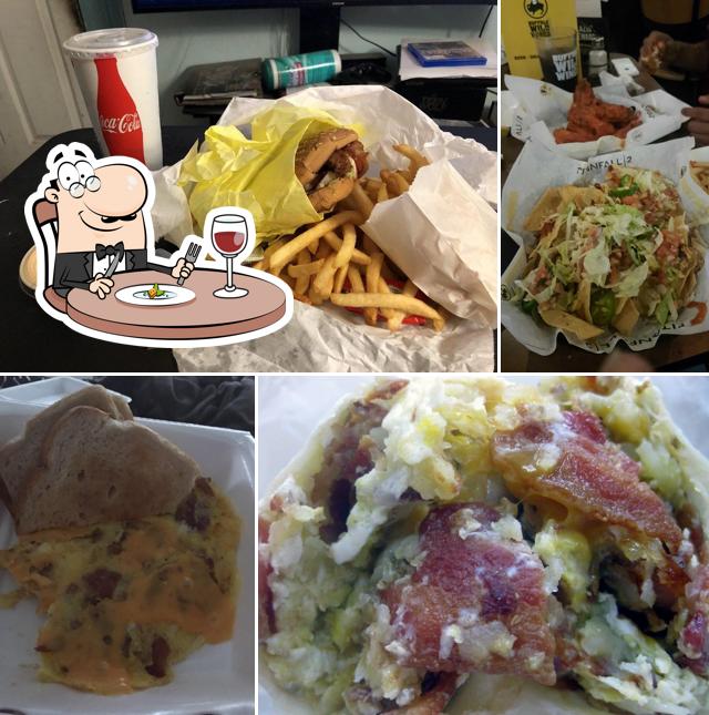 Tom's Jr. Burger, Los Angeles - Restaurant menu, prices and reviews