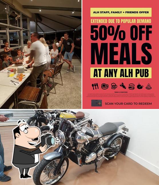 Victoria Point Tavern, TownCentre Victoria Point, Colburn Ave in ...