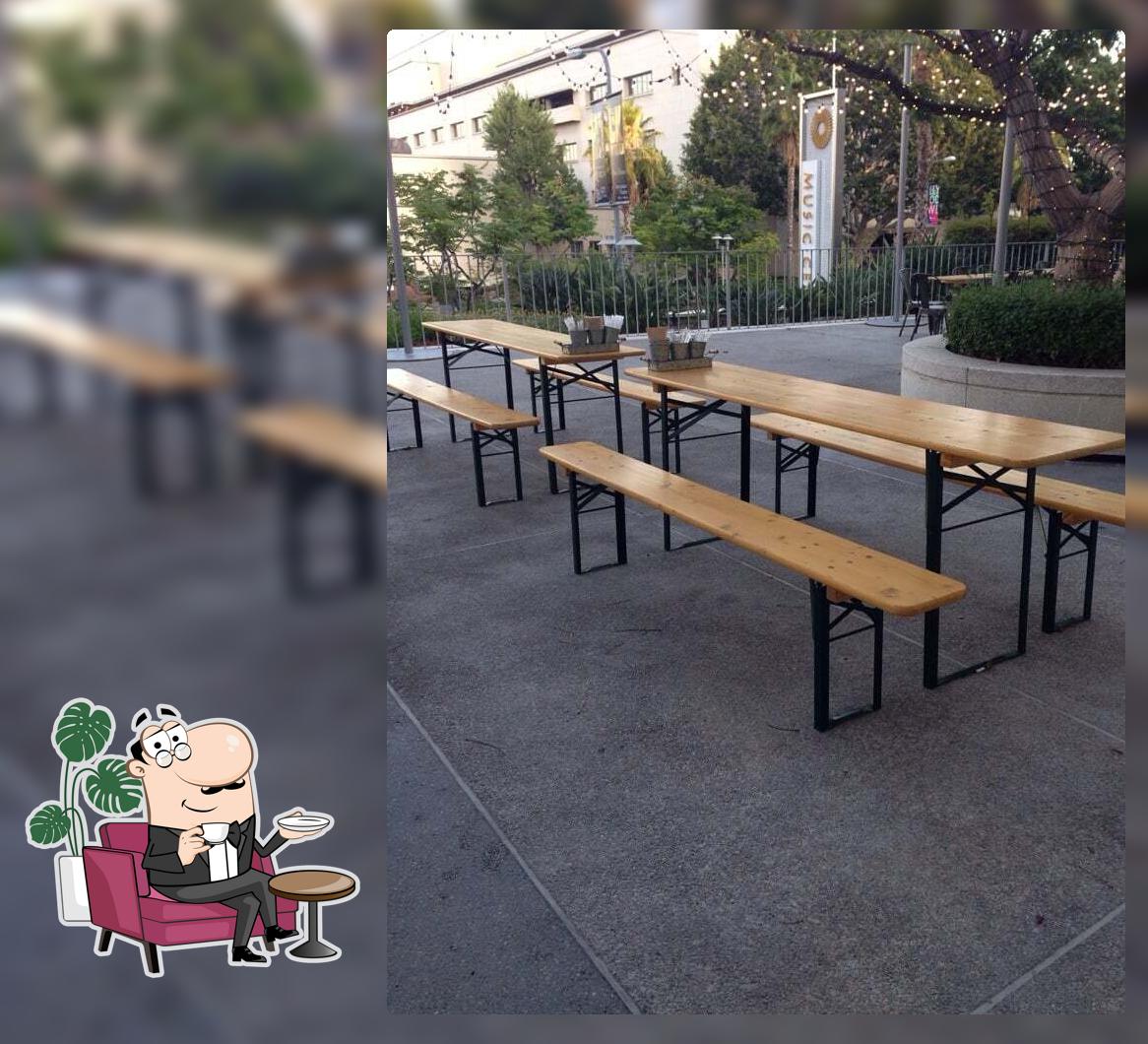 Courtyard Grill, Los Angeles - Restaurant menu, prices and reviews
