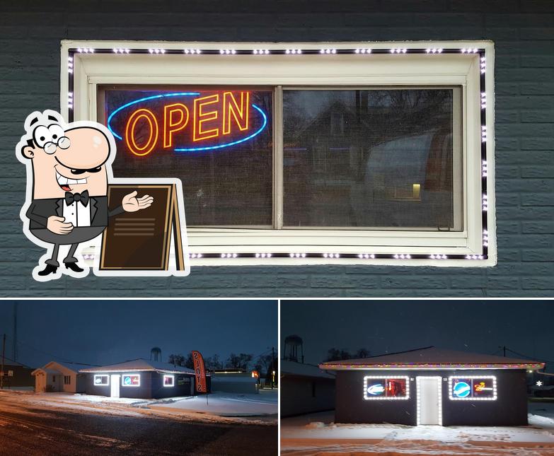 R Corner Bar in Glasford - Restaurant reviews