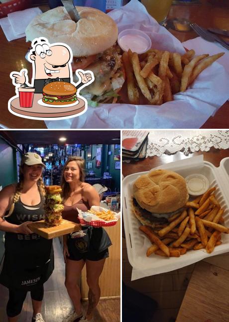Sidelines Sportsbar & Grill in Bend - Restaurant menu and reviews