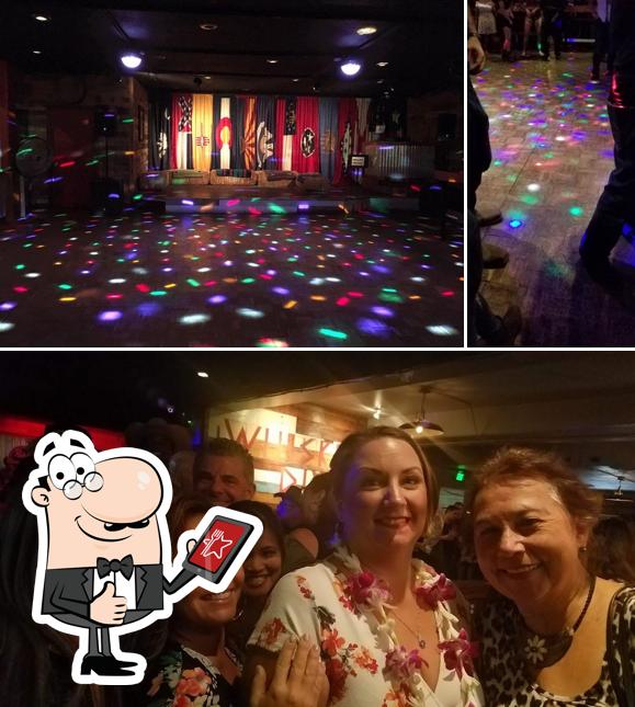 Whiskey Dix Saloon in Aiea - Restaurant reviews
