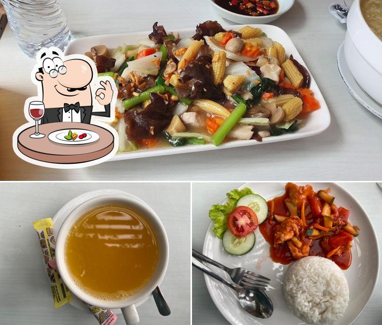 Dialoog Cafe, Teluk Ambon - Restaurant reviews