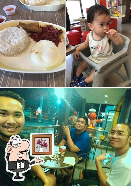 Jollibee restaurant, Mabalacat, Mac Arthur Hiway