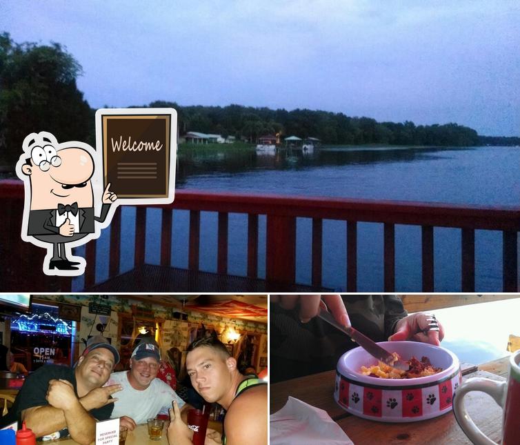 Castaways Bar and Grill, Astor - Restaurant menu, prices and reviews