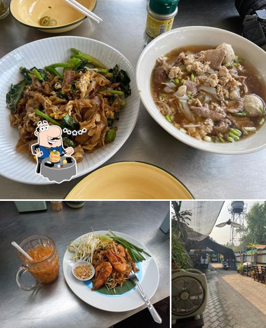 คุ้มหม่อนสม Khum Hmon Somm (ข้าวซอย ราดหน้า ผัดไทย ก๋วยเตี๋ยว), Chiang ...