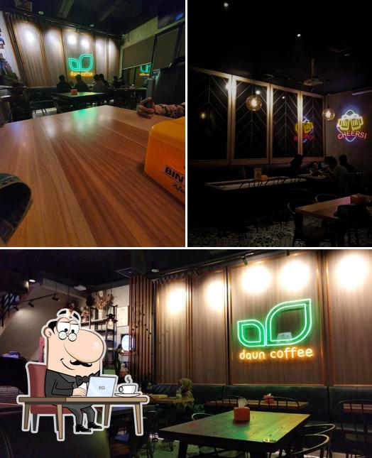 Daun Coffee Monginsidi, Makassar - Restaurant menu, prices and reviews