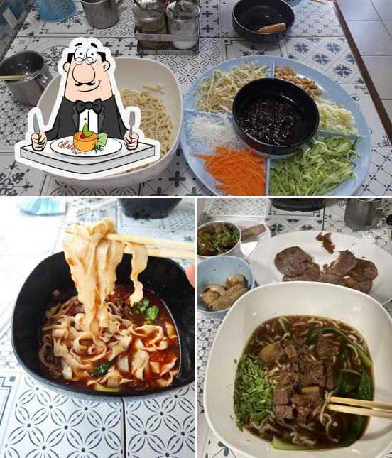 ก๋วยเตี๋ยวเส้นจีน鸿记餐厅 (Chinese Handmade noodles Hong Kee Restaurant ...