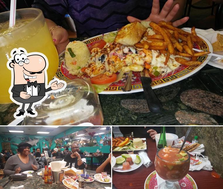 Mariscos El Veneno, 6651 S Pulaski Rd in Chicago - Restaurant menu and ...