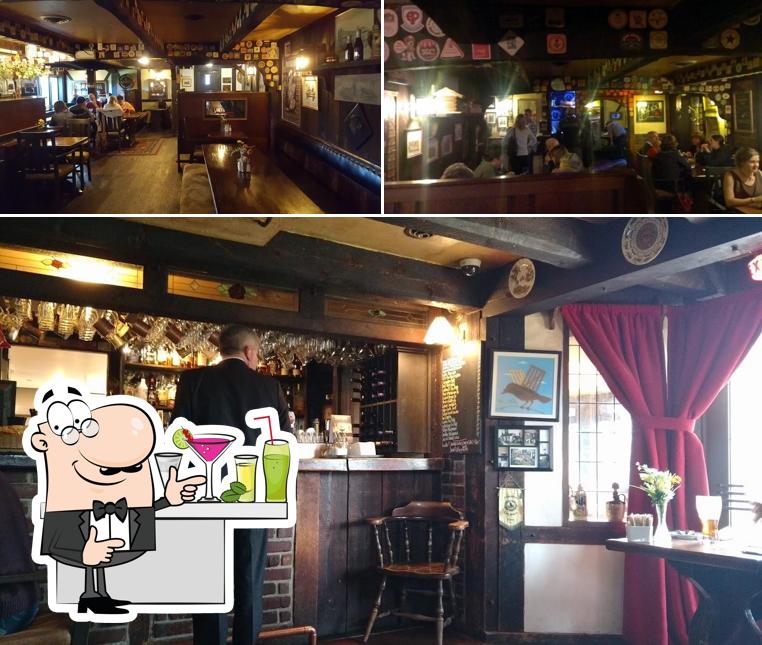 Crow & Gate Pub in Nanaimo - Restaurant menu and reviews
