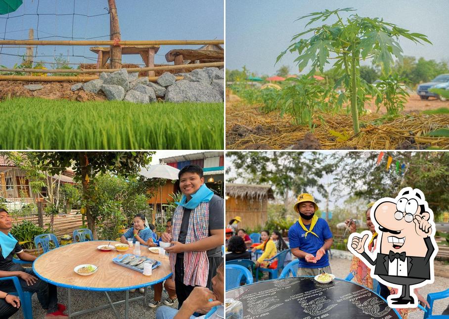 ฮอลลีวูดบ้านนา มนต์รักบางพุทรา Village Love Story restaurant, Phanom Sarakham - Restaurant reviews