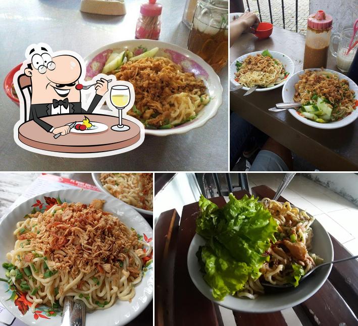 Pangsit mie ayam jakarta 'Pak Indra', Surabaya