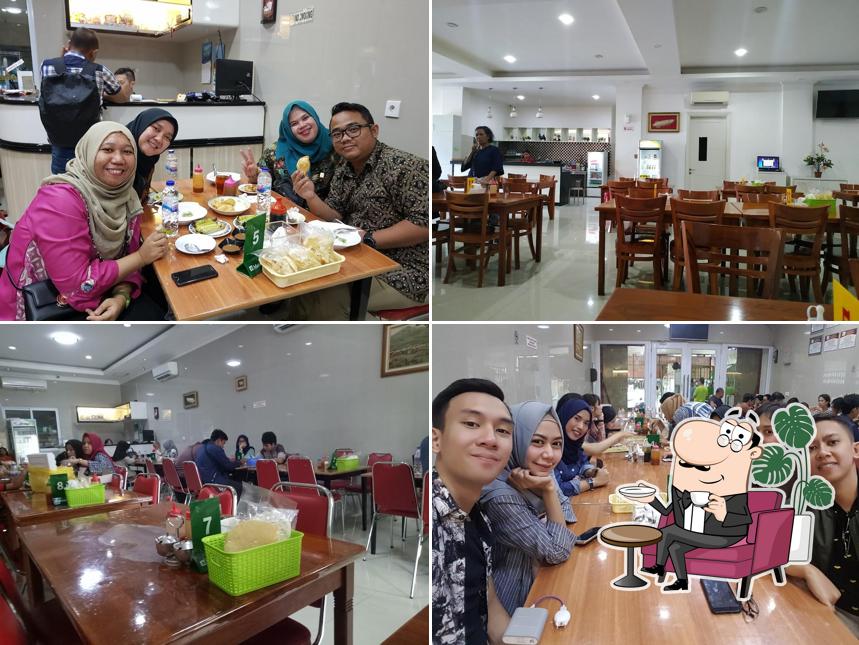 Rumah Makan Muda Mudi restaurant, Makassar - Restaurant reviews