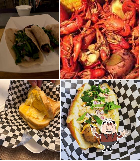 Moon Tower Inn, Houston - Restaurant menu, prices and reviews