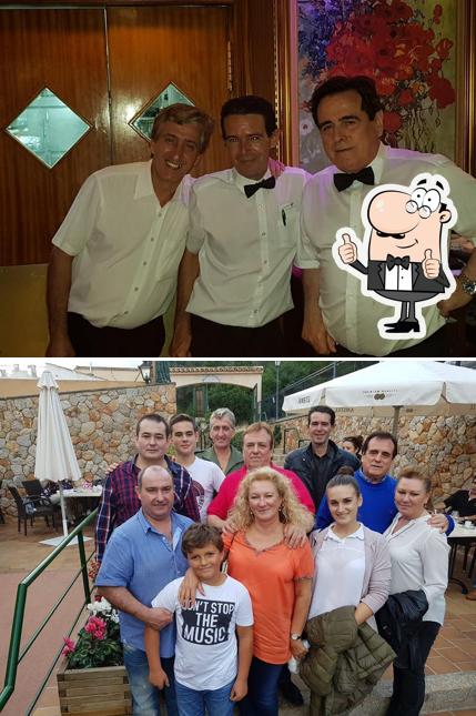 Monroes kareoke in Cas Català - Restaurant reviews
