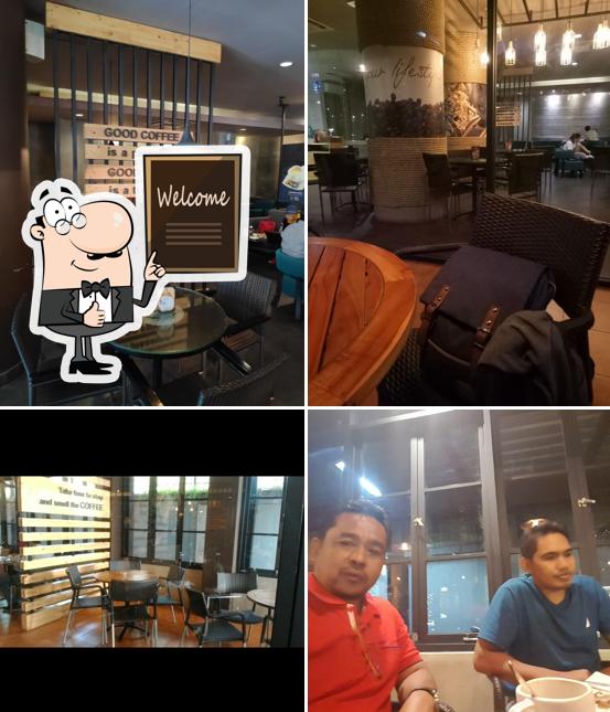 Excelso cafe, Surabaya, Jl. Panglima Sudirman No.47 - Restaurant reviews