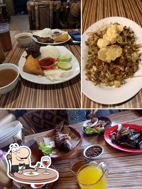 Goeboek Bamboe Mampang restaurant, Depok, Jl. Pramuka Raya No.12A ...