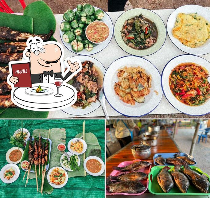 ฮอลลีวูดบ้านนา มนต์รักบางพุทรา Village Love Story restaurant, Phanom Sarakham - Restaurant reviews