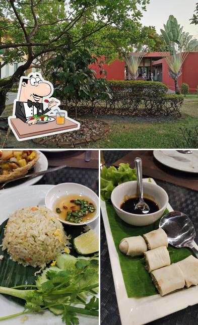 Pink lotus restaurant, Ban Kluai - Restaurant reviews