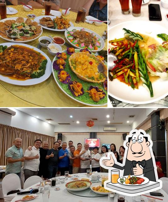 Restaurant Royal Thamrin, Medan - Restaurant menu, prices and reviews