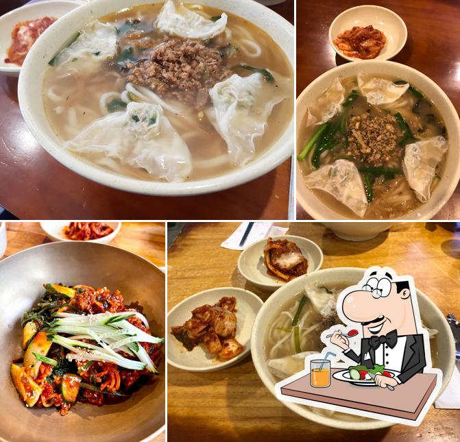 Myeongdong Kyoja Itaewon restaurant, Seoul, 136 Noksapyeong-daero ...