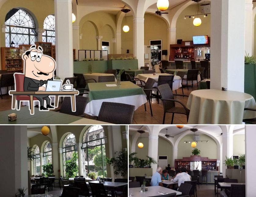 Café Julia Hawaii, Honolulu - Restaurant menu, prices and reviews