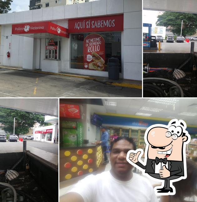 Pollos Victorina restaurant, Santo Domingo, Av. Tiradentes 22 ...