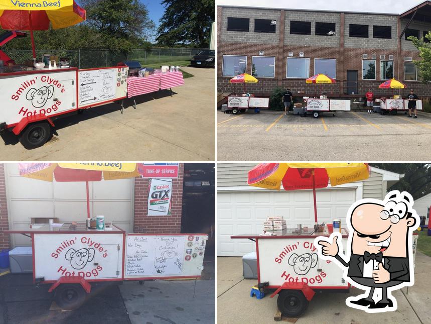 Smilin' Clyde's Hot Dogs, Oak Lawn - Restaurant menu, prices and reviews