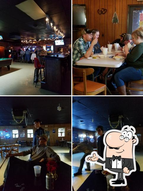 Lively's Bar LLC in Tamaroa - Restaurant menu and reviews