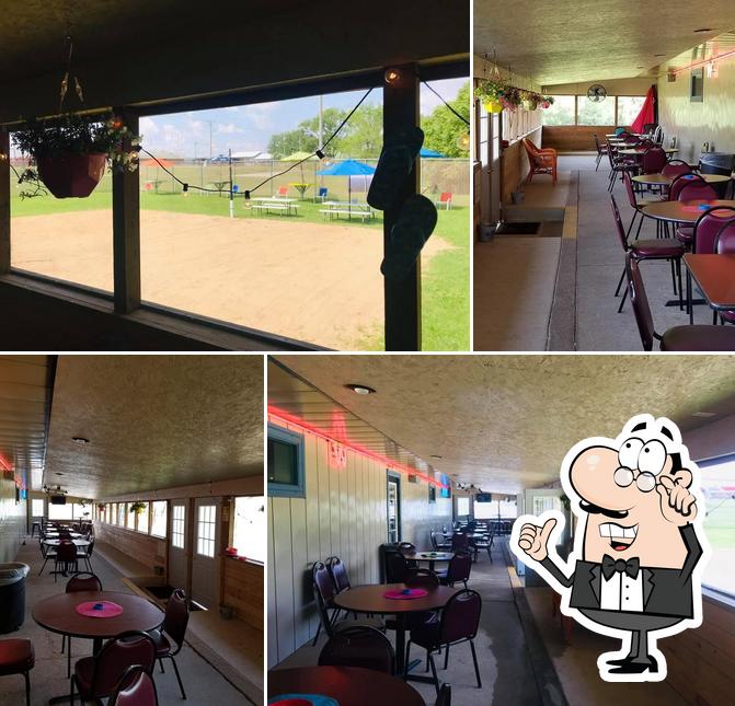 Best cheeseburgers in Clinton, Illinois restaurants, winter 2024 ...