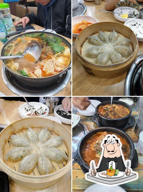 Wondang Gamja-tang(pork back-bone stew) restaurant, Seoul, 13 ...