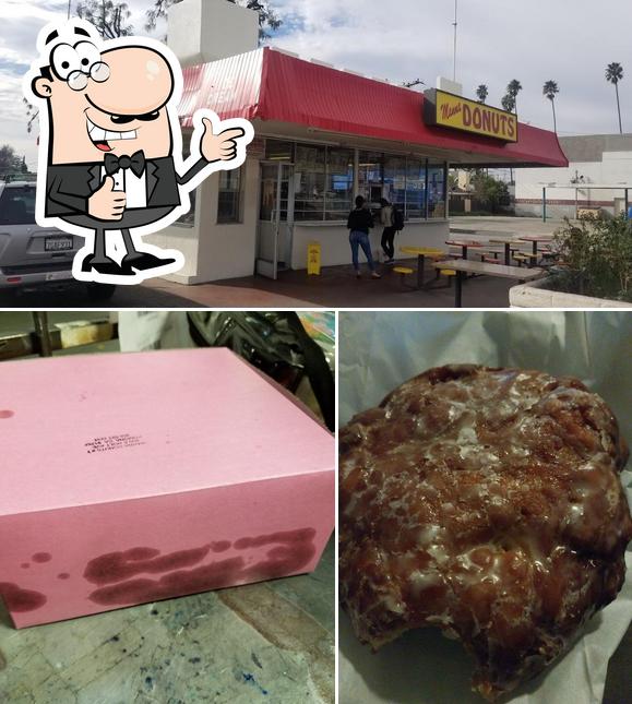 Manna Donuts, 600 E Holt Ave in Pomona - Restaurant reviews