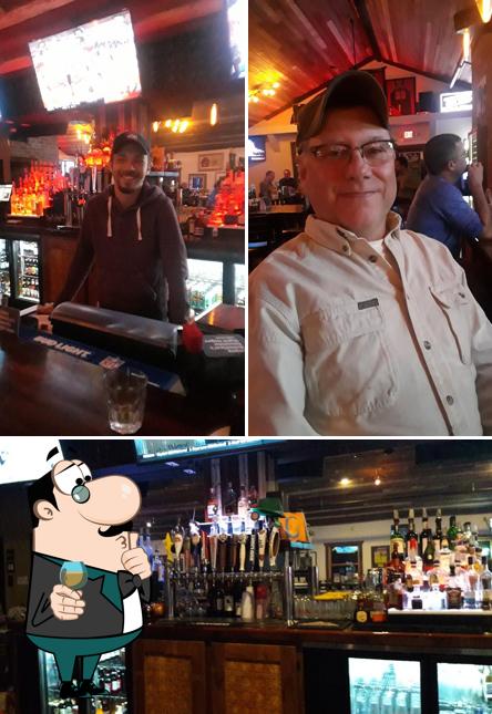 Knuckles Pizza & Sports Bar, Peoria - Restaurant menu, prices and reviews