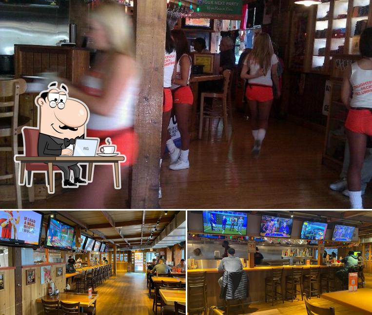 Original Hooters, 660 N Wells St in Chicago - Restaurant menu and reviews