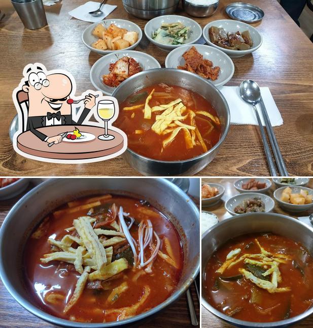 Donggyeong Jeontong Yukgaejang restaurant, Seoul, 647-7 Yeoksam-dong ...