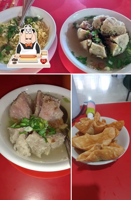 Bakso Bang Yus restaurant, Makassar, Banana Onana Makassar - Restaurant ...