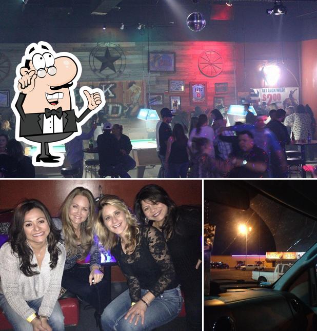 BUCK WILD Hangout in Webster - Restaurant reviews