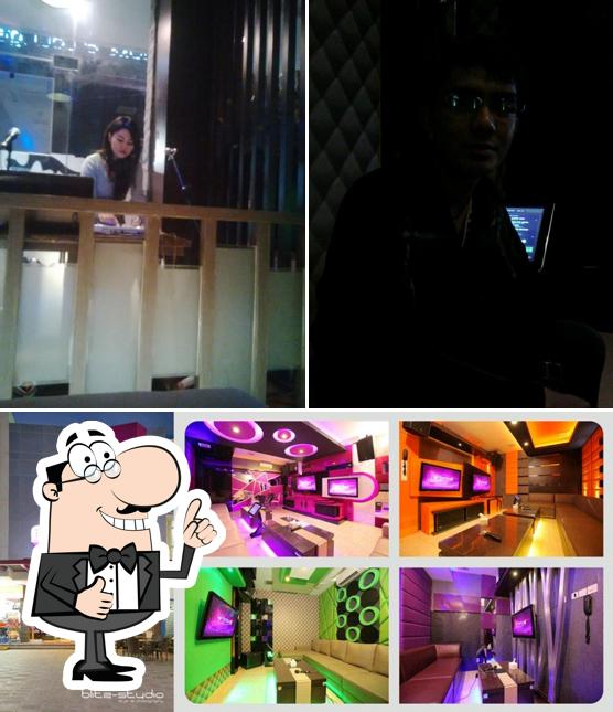 The Plaza Karaoke & Lounge pub & bar, Mataram - Restaurant reviews