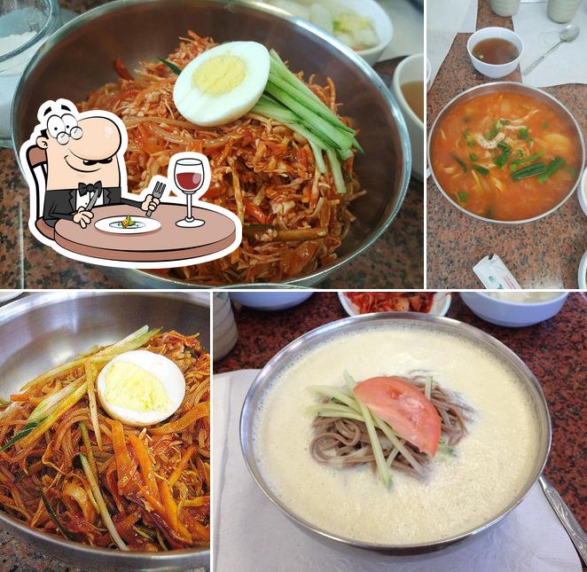 Ma Dang Gook Soo in Los Angeles - Restaurant menu and reviews