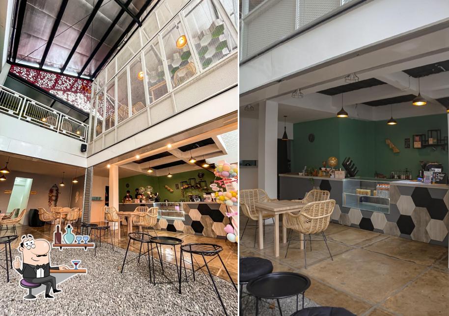 MAZE CAFE EATERY & PATTISERIE, Bandung - Restaurant reviews