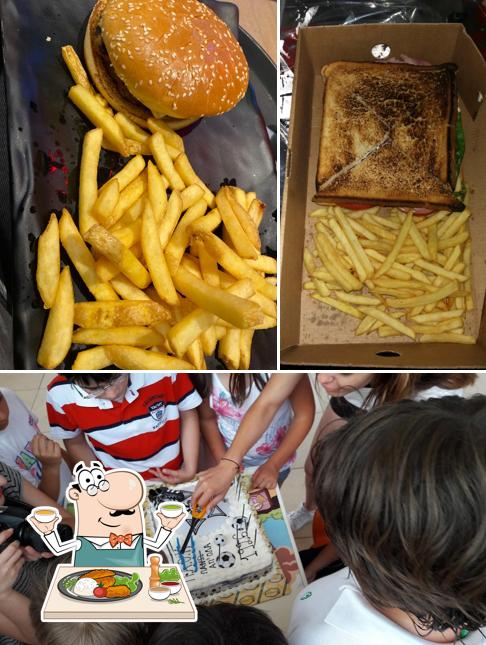 Goody's Burger House, Thessaloniki, Al. Papanastasiou 136 - Restaurant ...