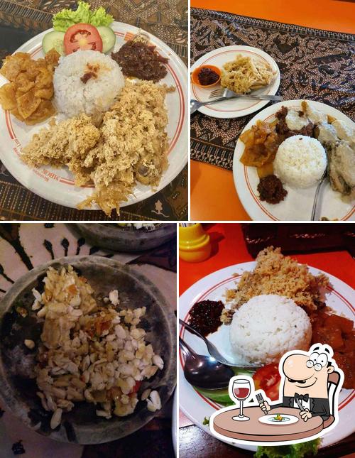 Ayam Goreng Mbok Berek Ny Umi restaurant, Jakarta, Jl. Prof. DR ...