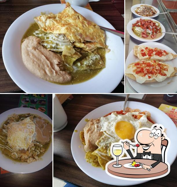 Chilaquiles la Chilaquila Los Angeles restaurant, Guadalajara ...