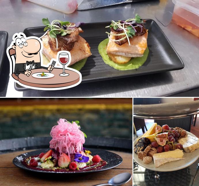 Two Tails Wines in Nana Glen - Restaurant reviews