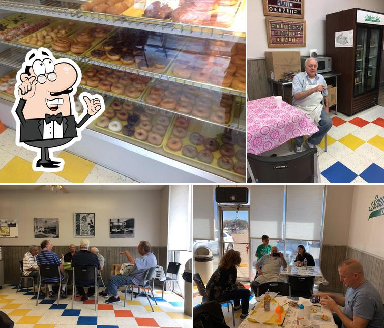 Southern Maid Donuts, 2492 K Ave in Plano - Restaurant menu and reviews